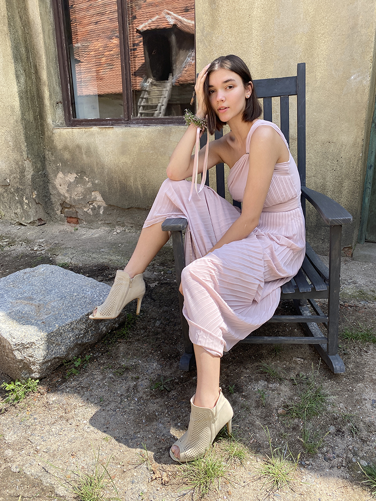 Julie R. - danielamodelsgroup.com